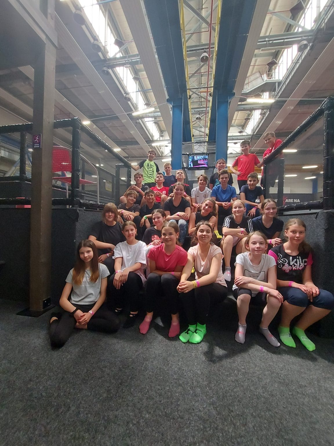 Třídní výlet 7. B – Jump aréna Praha - Základní škola U Stadionu 756 ...